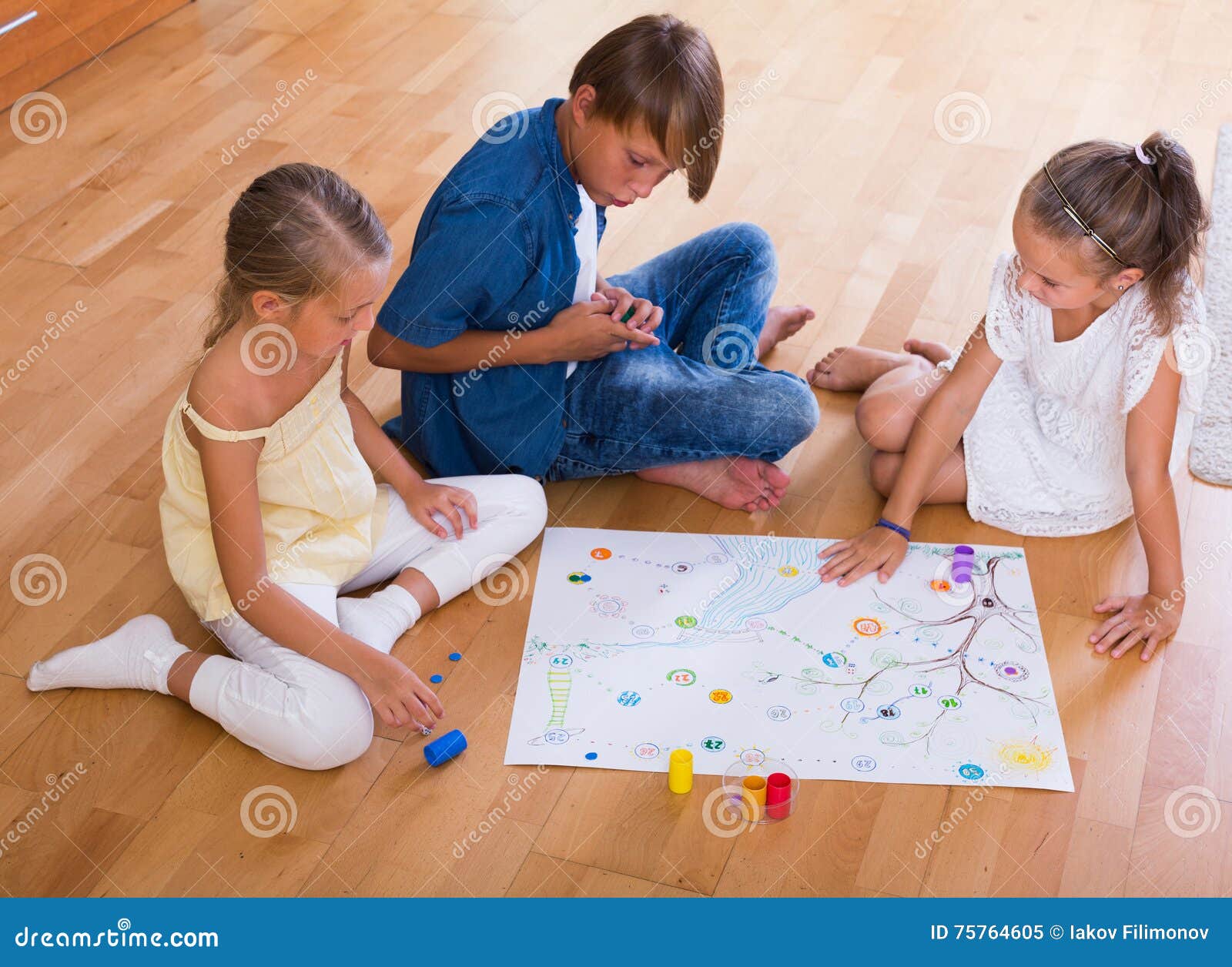 Children Playing Board Game Stock Image - Image of living, combination ...