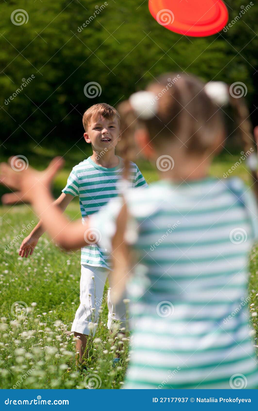 Children playing frisbee stock image. Image of happiness - 27177937