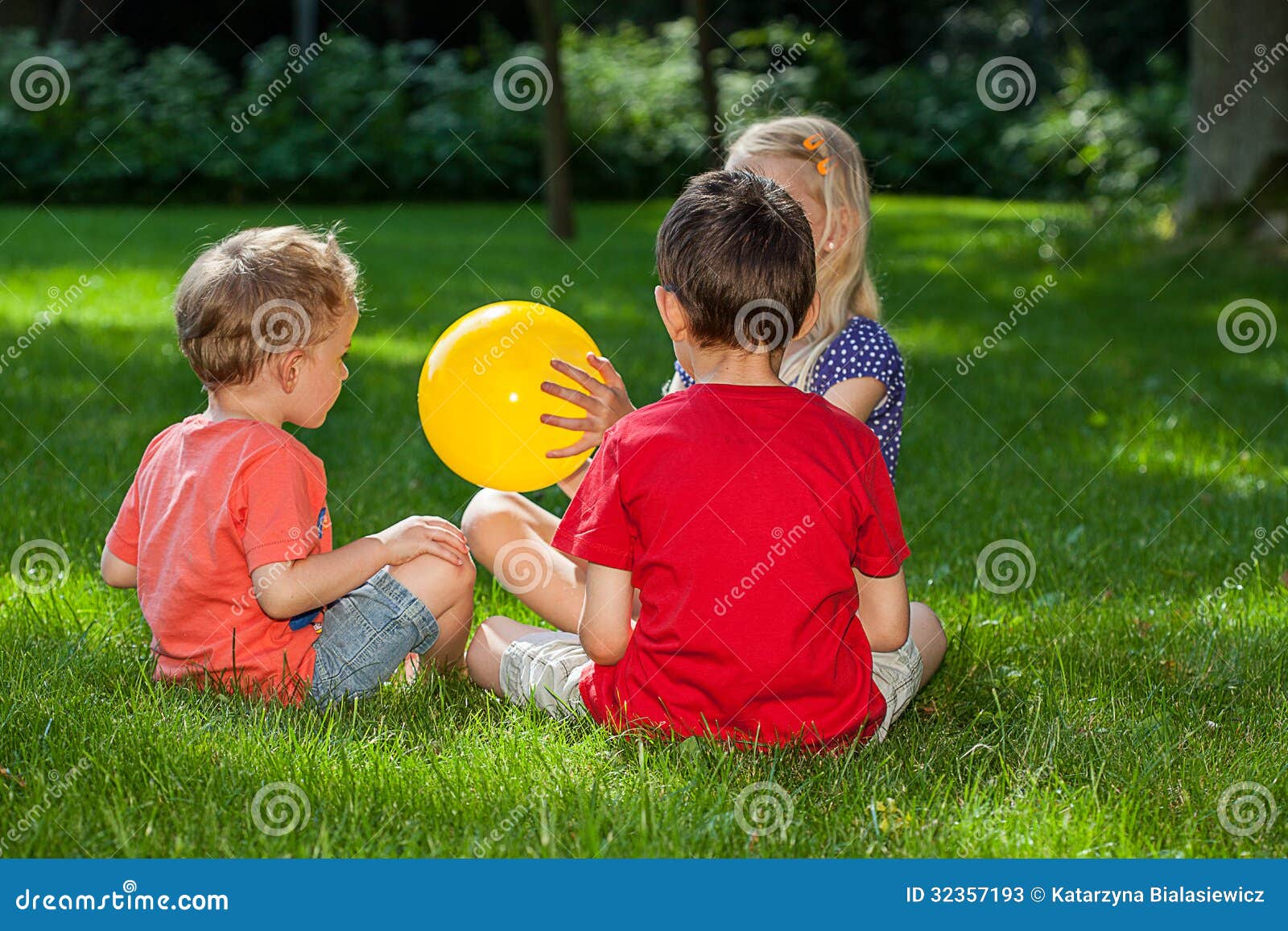 Children Playing in the Park Stock Image - Image of field, carefree ...