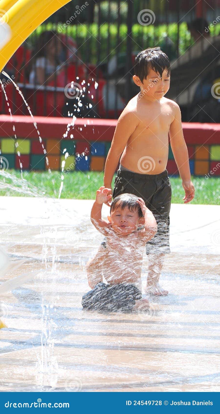 Children Playing in a Splash Zone at Local Park Editorial Stock Photo ...