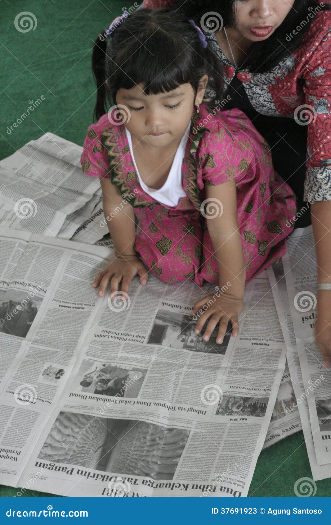CHILDREN READING a NEWSPAPER on a NATIONAL PRESS Editorial Stock Photo ...