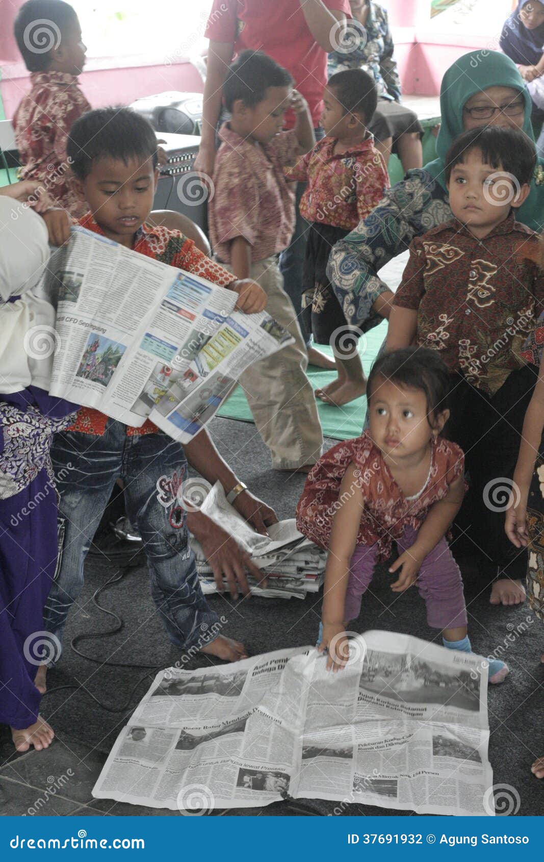 CHILDREN READING a NEWSPAPER on a NATIONAL PRESS Editorial Photography ...