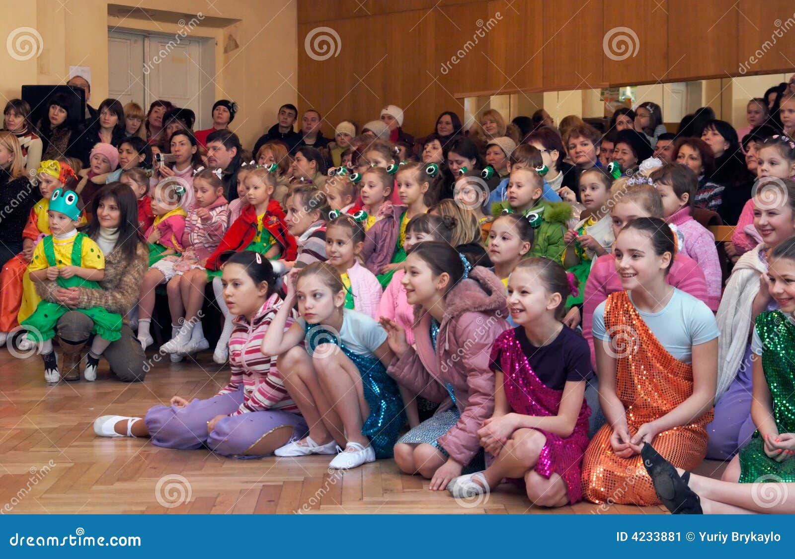 Children s audience editorial photo. Image of astonishment - 4233881