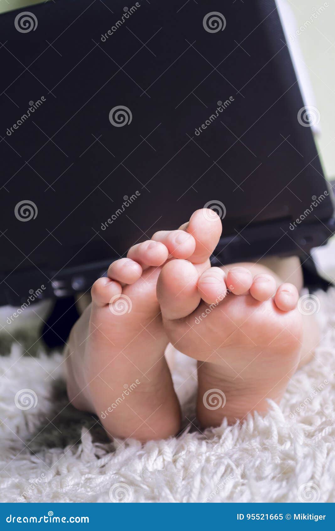 Children& X27;s Feet and Laptop Stock Image - Image of barefoot, child ...