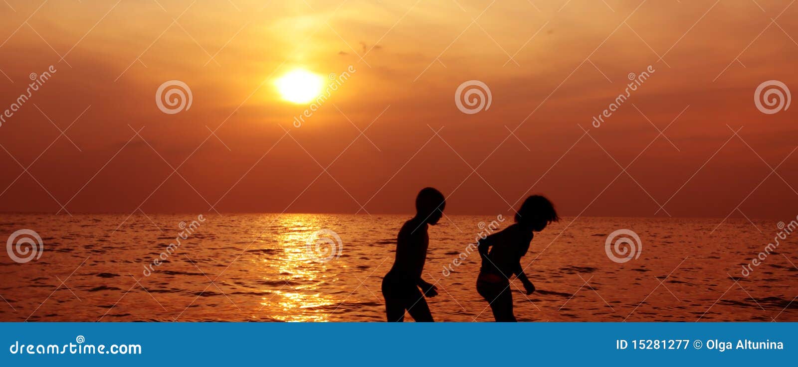 Children, sea and sunset stock image. Image of evening - 15281277