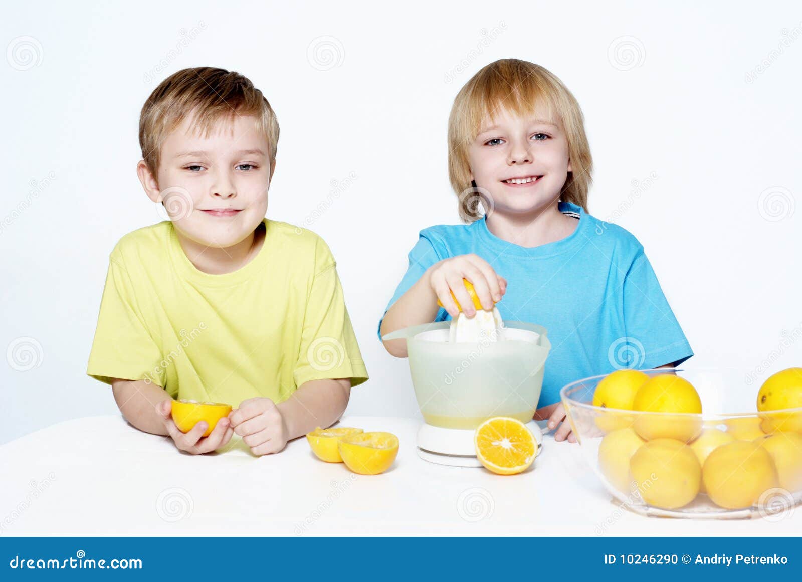 Children Squeeze Out Orange Juice Stock Photo - Image of little, happy ...