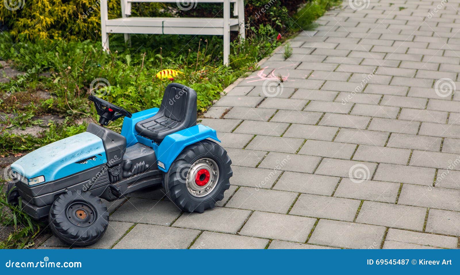 Broken Wheel Abandoned Bicycle Stock Image | CartoonDealer.com #234774247