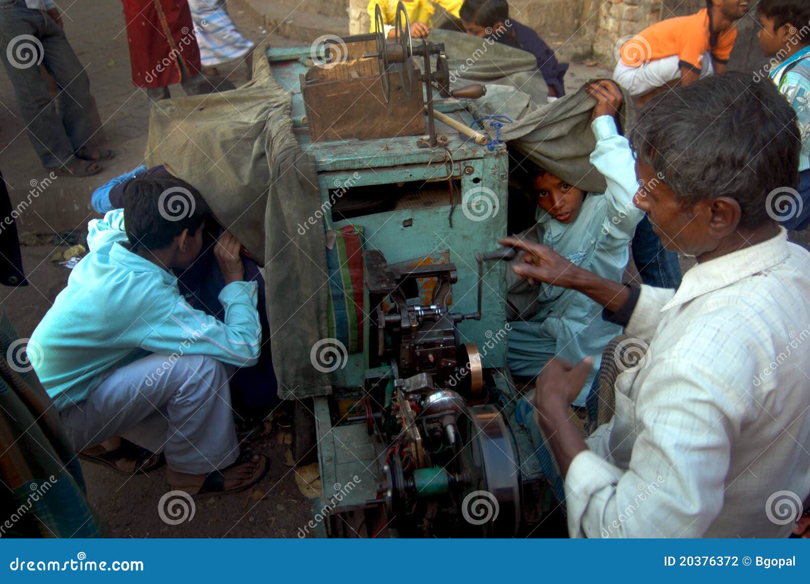 Children Watching Pictures through a Bioscope Editorial Photography ...