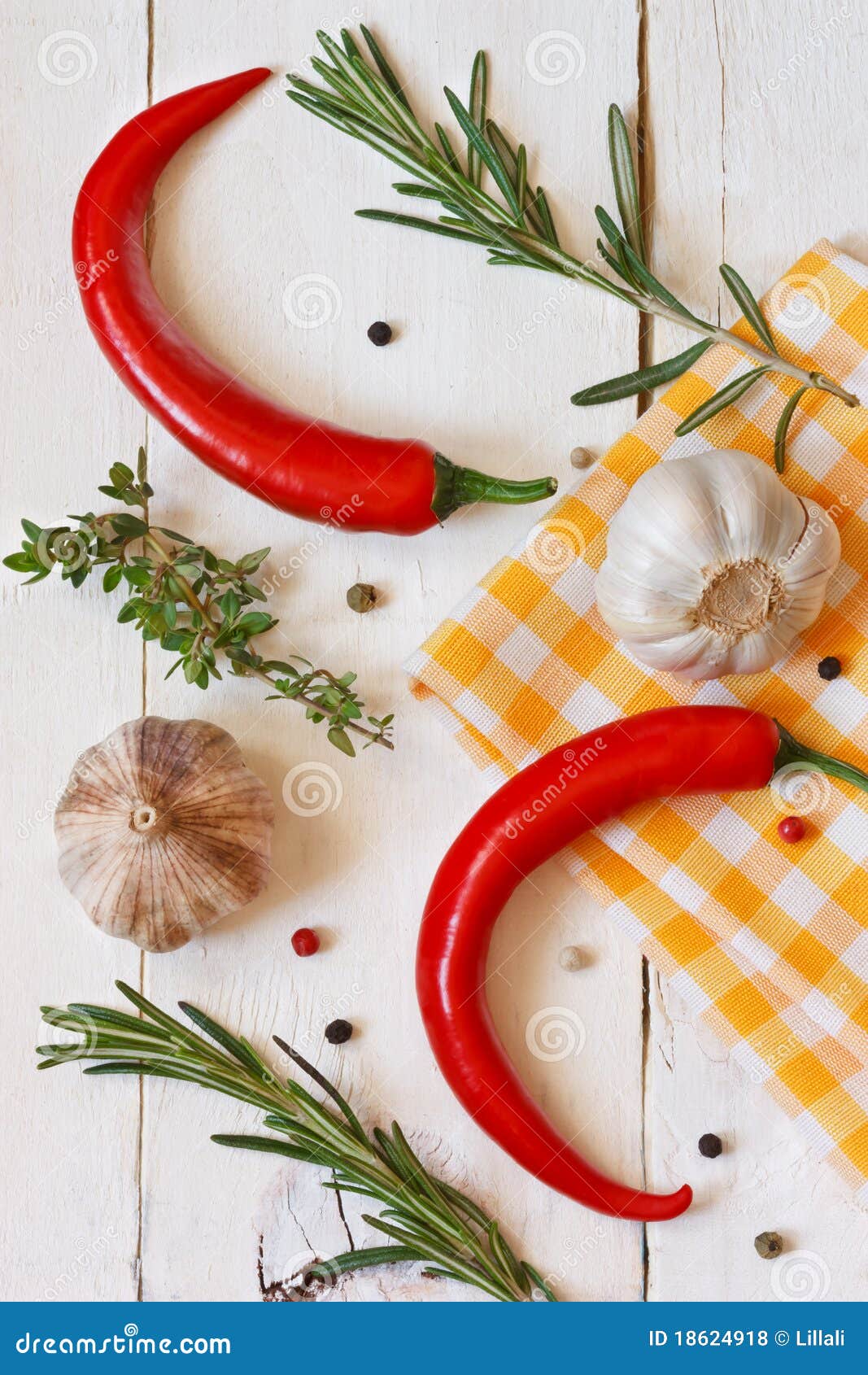 Chile, ajo e hierbas. foto de archivo. Imagen de cocina - 18624918