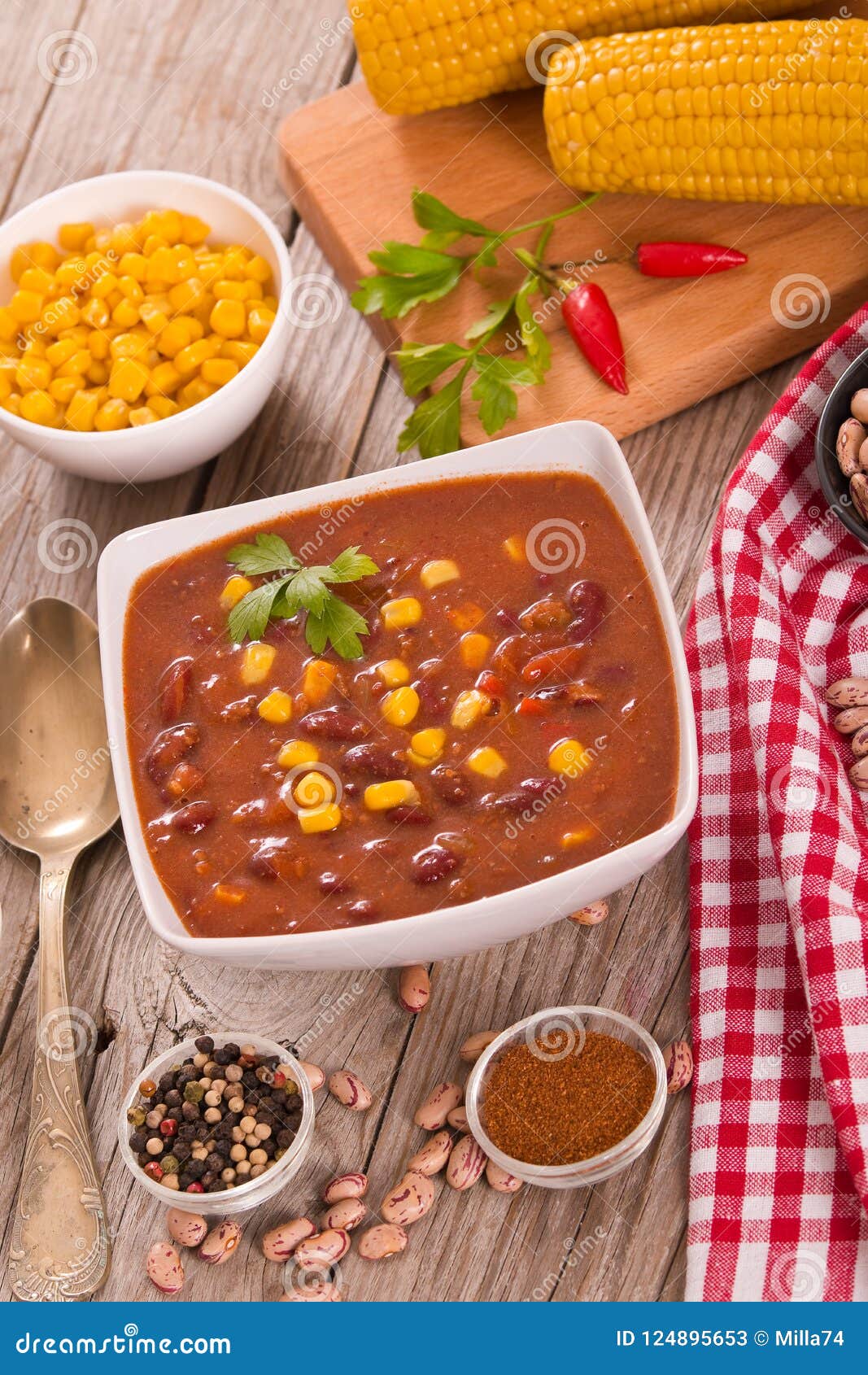 Chile de la carne de vaca imagen de archivo. Imagen de rebanada - 124895653