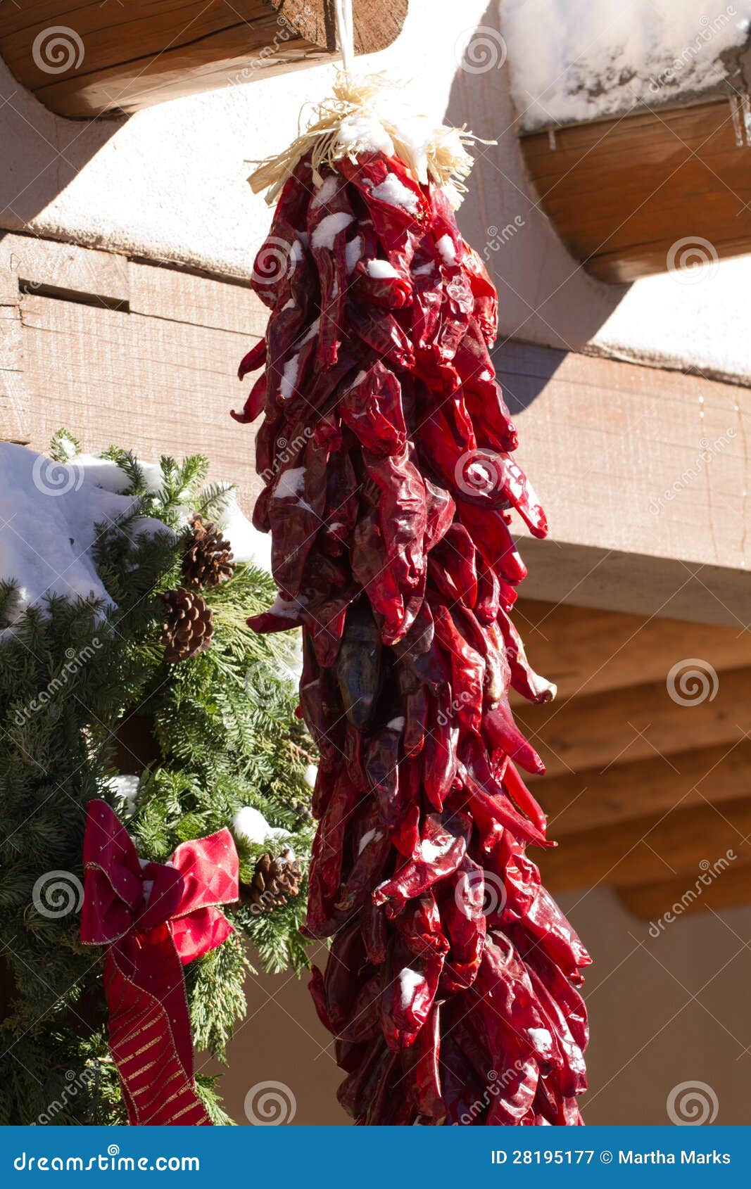 Chile Ristra in Santa Fe, New Mexiko Stockbild - Bild von kiefer, nord ...