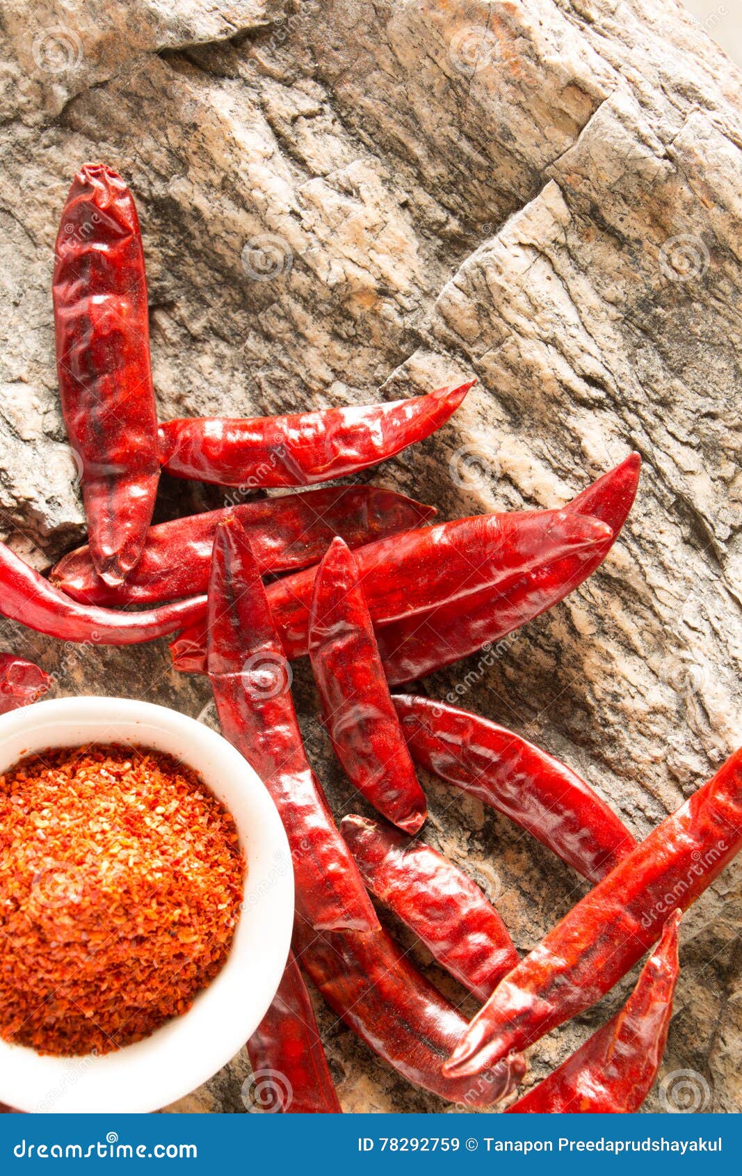 Chiles rojos imagen de archivo. Imagen de picante, rojo - 78292759