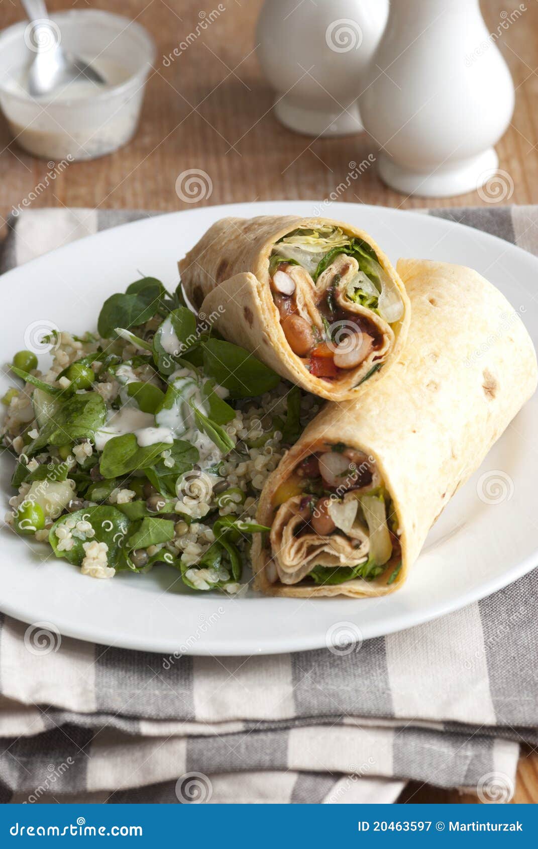 Chilli bean wraps stock image. Image of lentils, lettuce - 20463597
