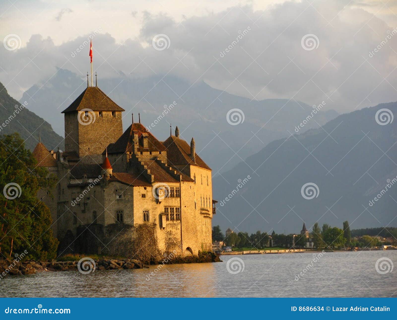 Chillon Castle and the Golden Hour Editorial Stock Image - Image of ...