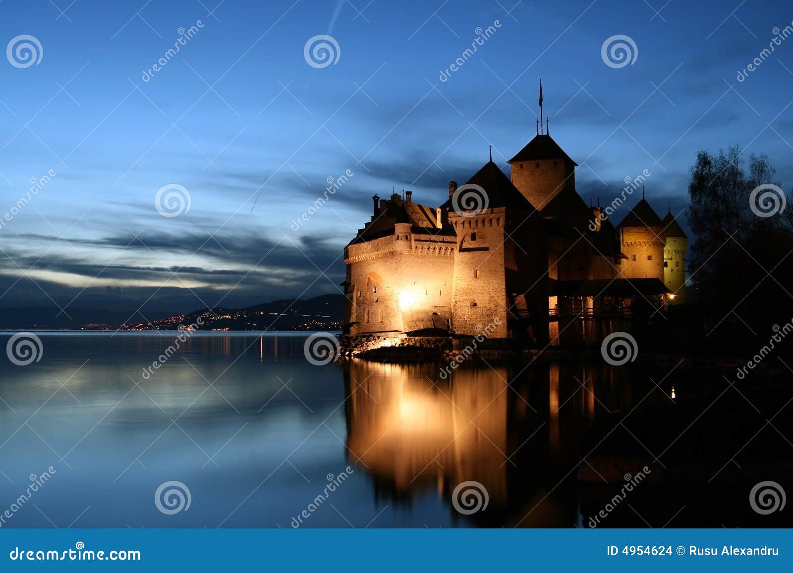 Chillon Castle NightFall editorial stock image. Image of building - 4954624