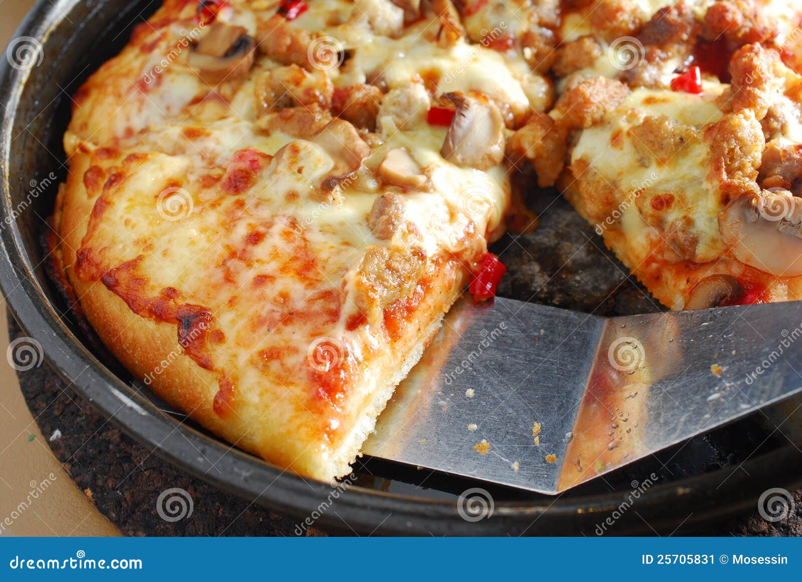 Chilly pizza slice in pan stock image. Image of cuisine - 25705831