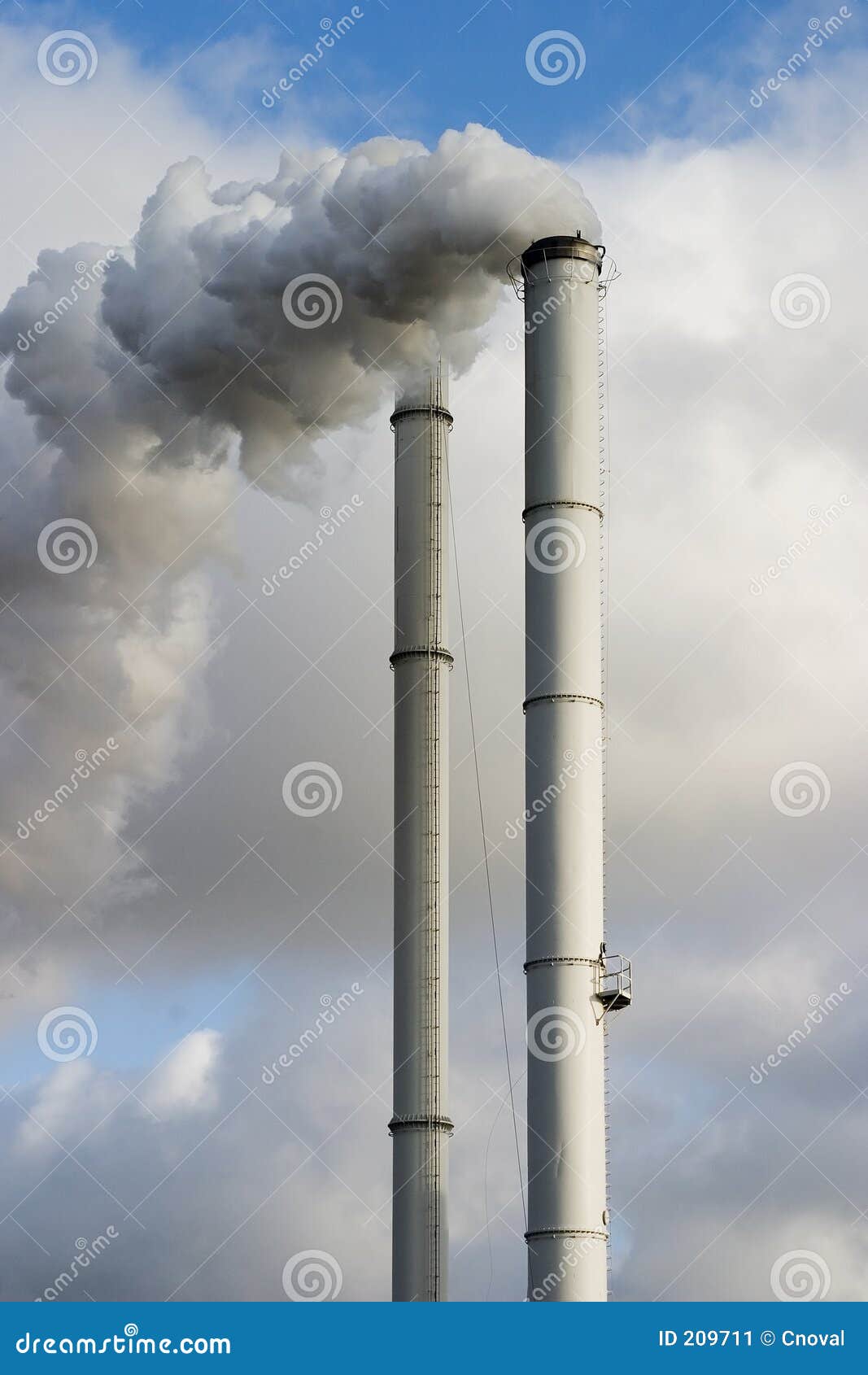 Chimenea y humo imagen de archivo. Imagen de chimenea, blanco - 209711