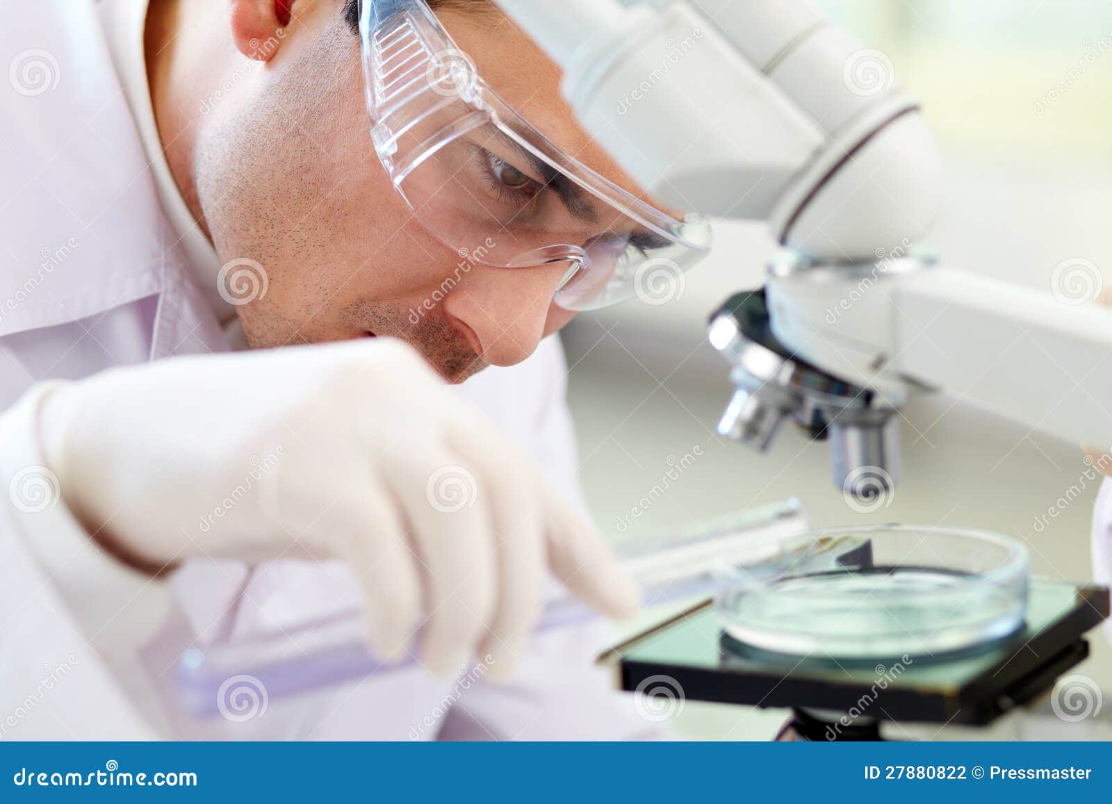 Chimico sul lavoro fotografia stock. Immagine di tipo - 27880822