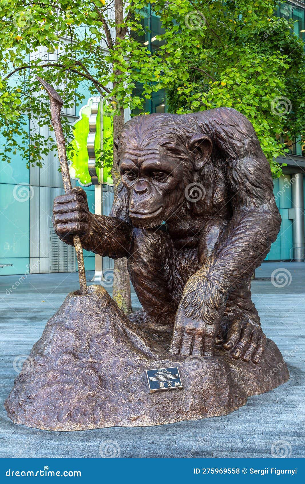 Chimps Monkey Statue at Sunset in London, UK Editorial Stock Photo ...