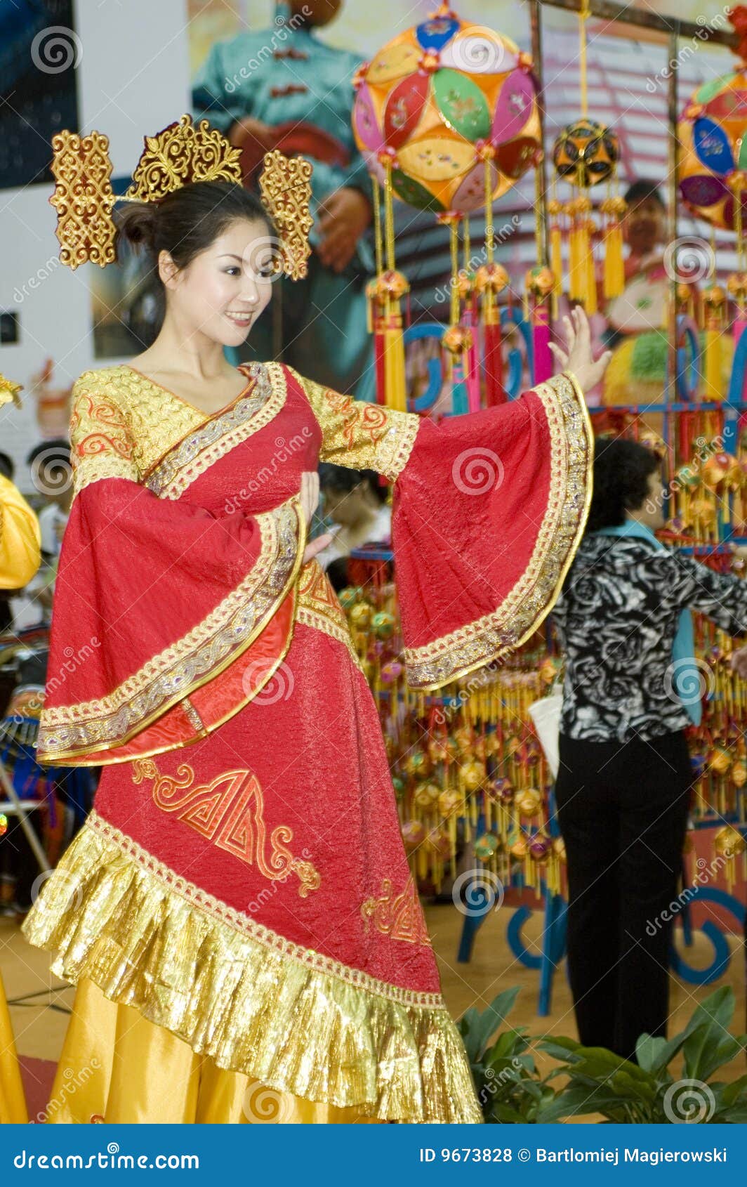 China Cultural Fair - Dancer from Guangxi Editorial Stock Photo - Image ...