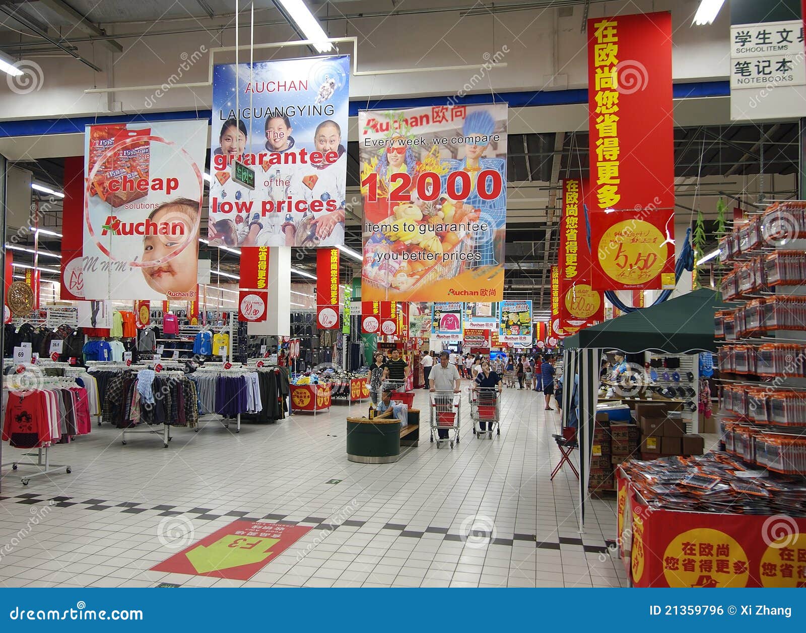 China Customers in Supermarket Editorial Photo - Image of busy, tower ...