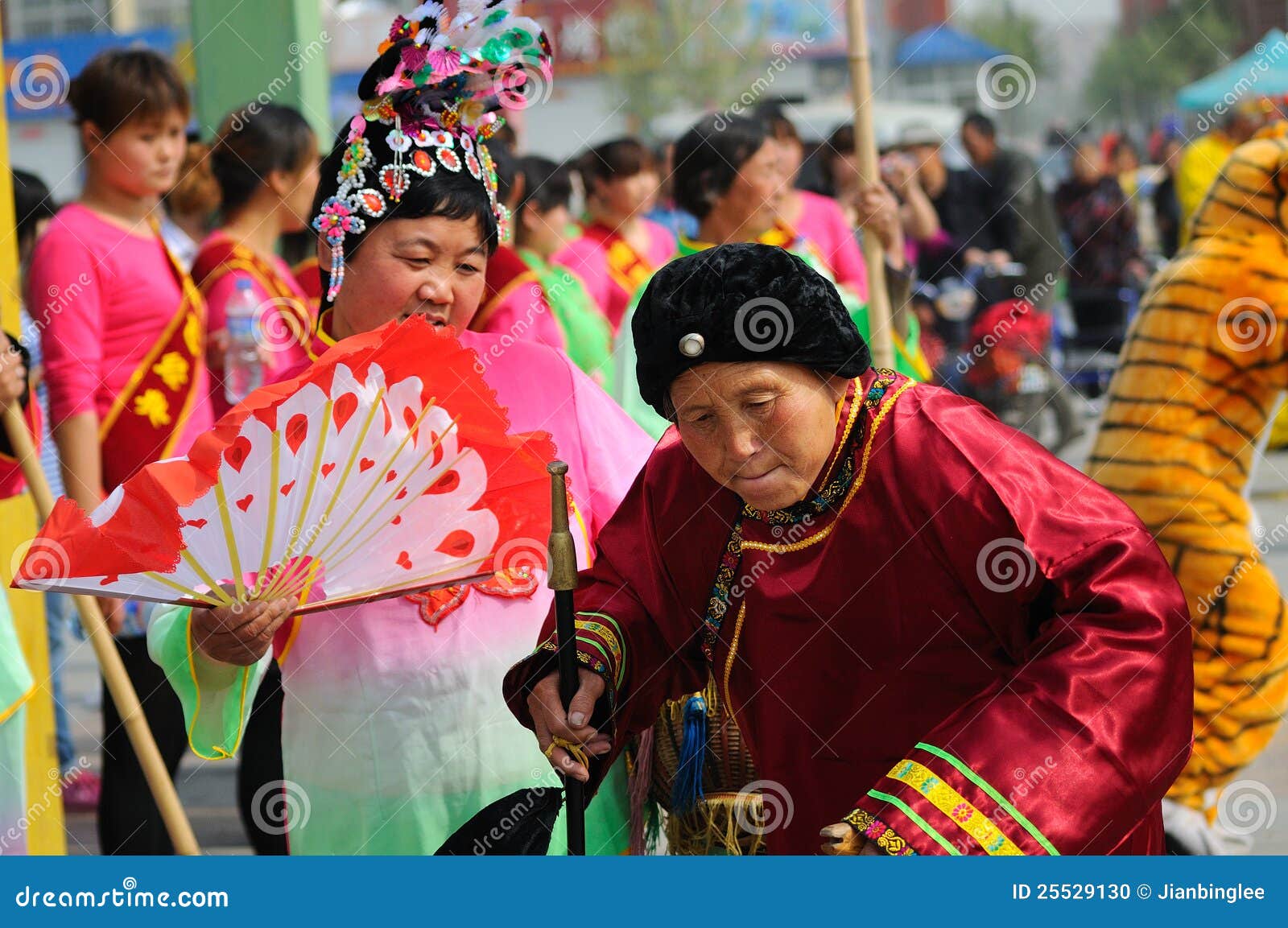 China:Folk dance editorial image. Image of celebrations - 25529130