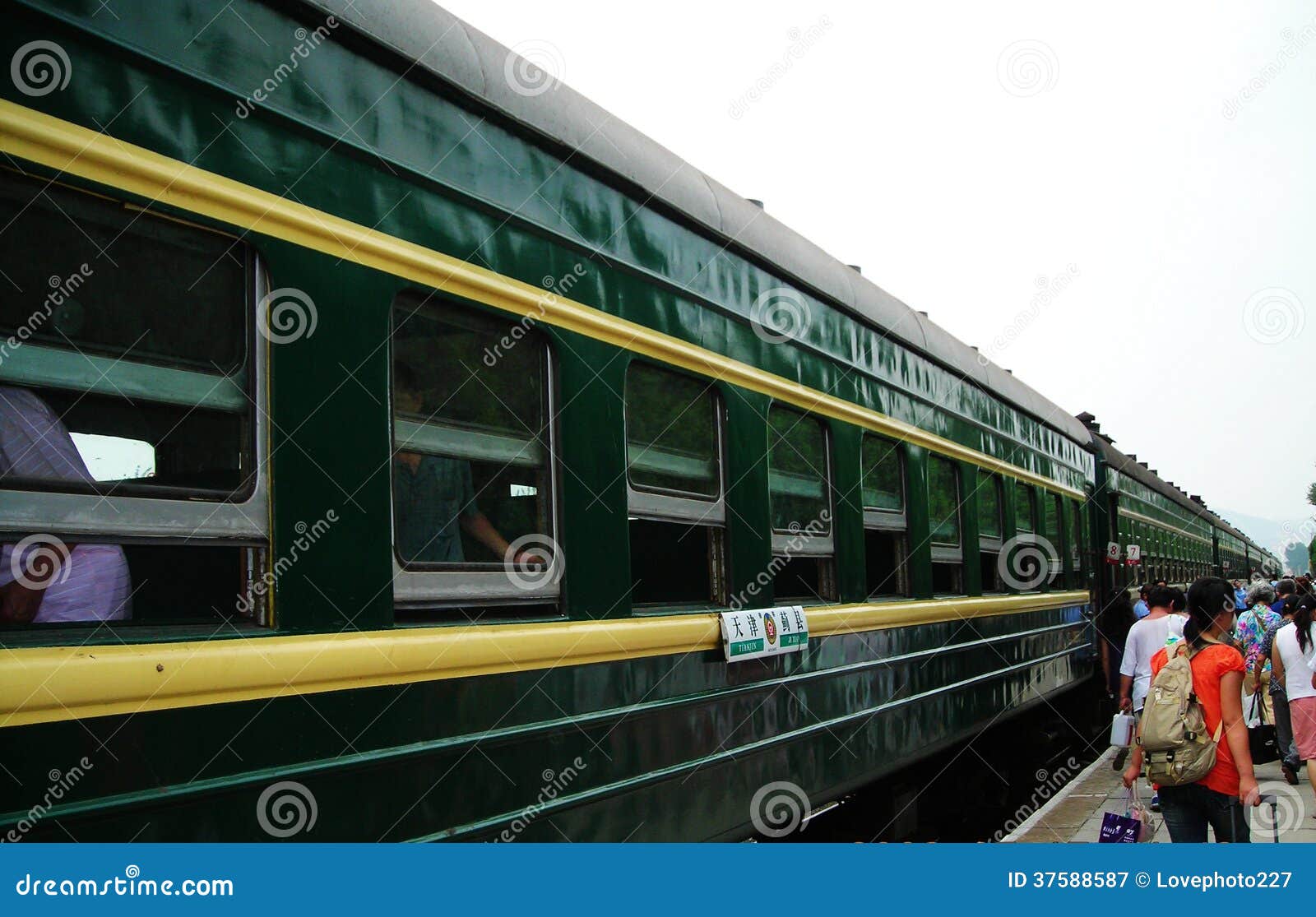 China green trains editorial photography. Image of platform - 37588587