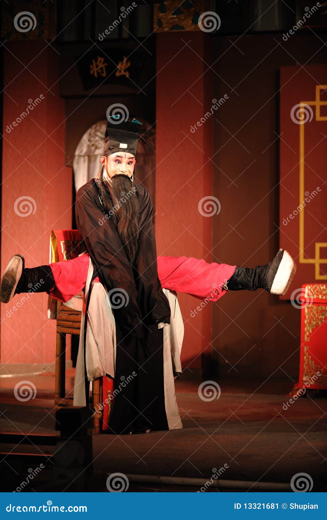 China Opera Man Sit in a Chair Stock Image - Image of asian, colorful ...