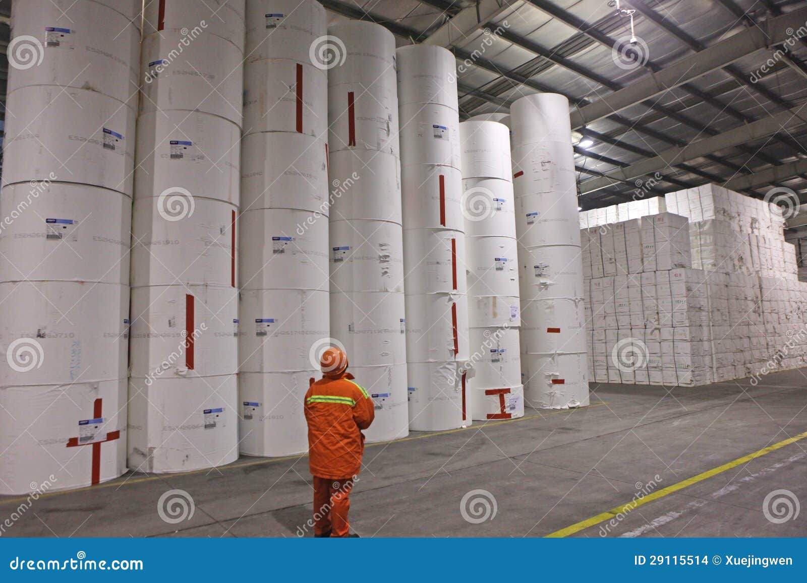 China Qingdao Port, a Pulp Storage Warehouse Workers Being Counted ...