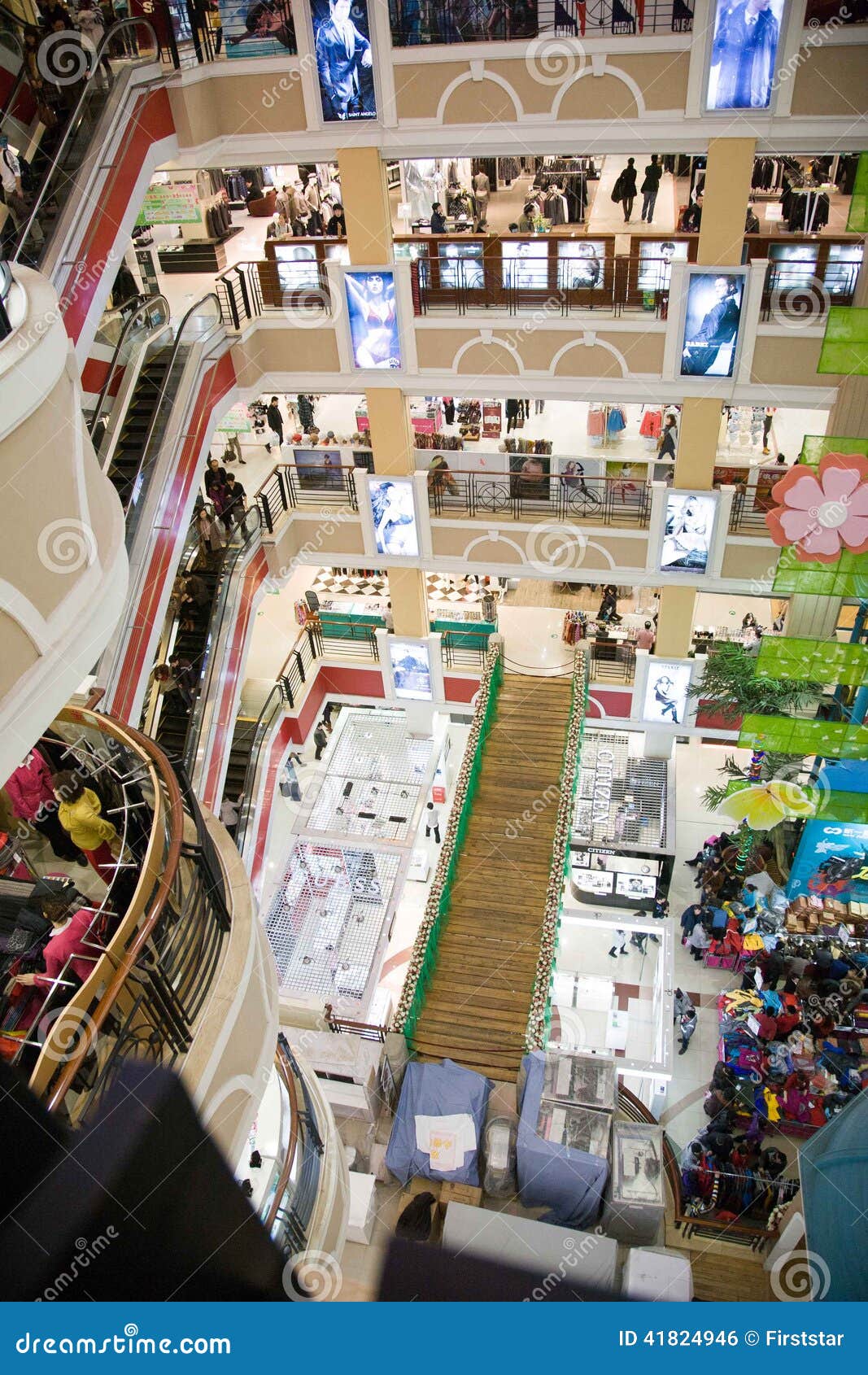 China shoping in Harbin editorial photo. Image of chinese - 41824946