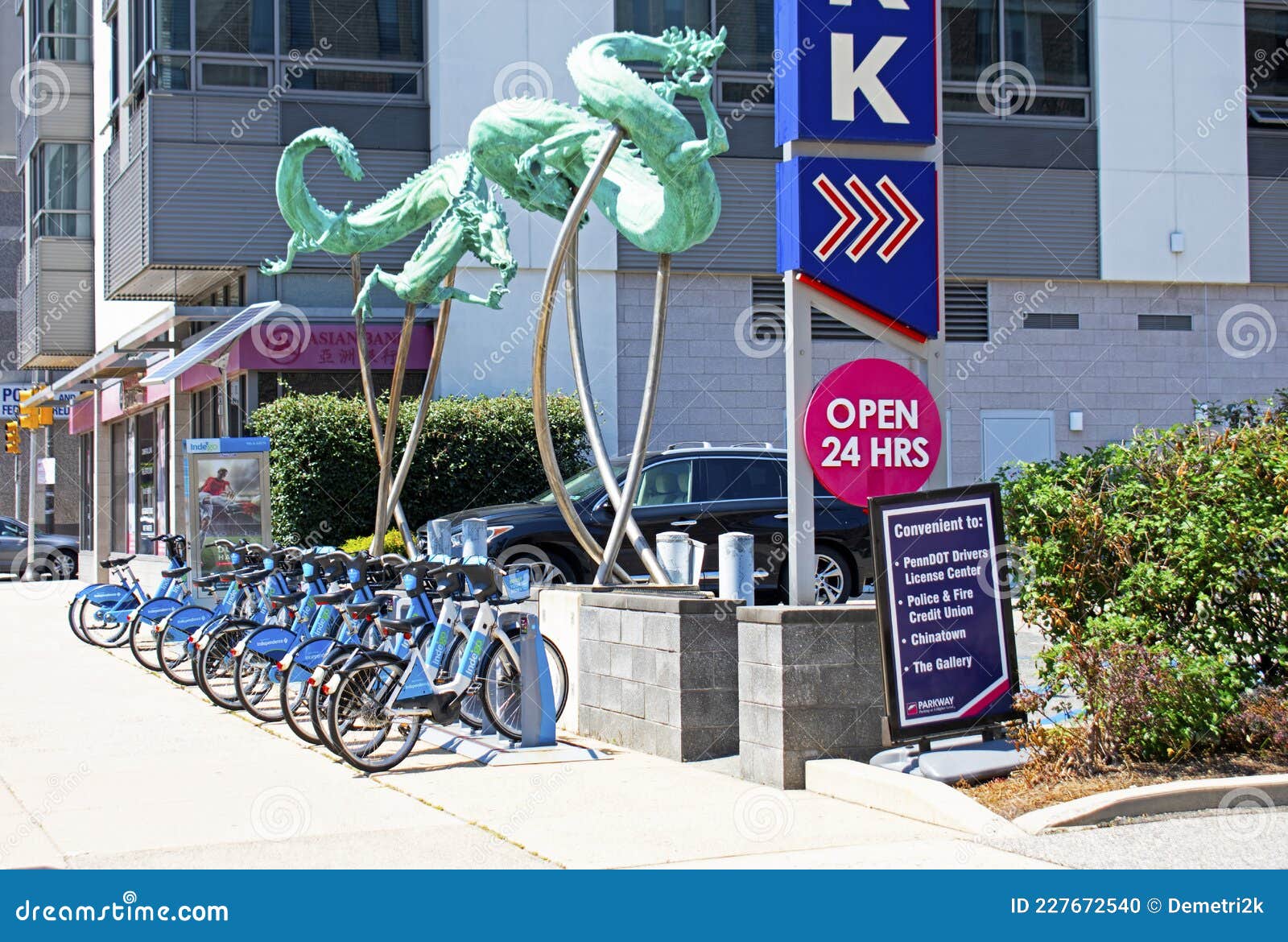 Chinatown Flying Dragon Figures -01 Editorial Image - Image of doors ...
