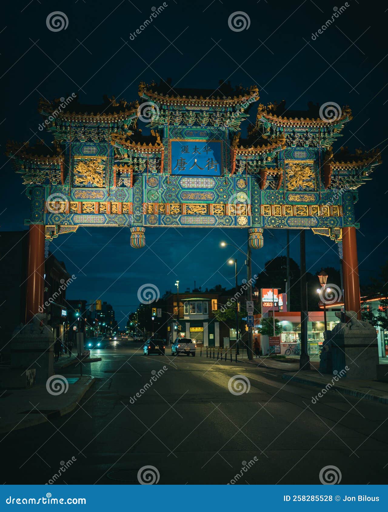 Chinatown Gate And Wat Traimit Editorial Image | CartoonDealer.com #19769884