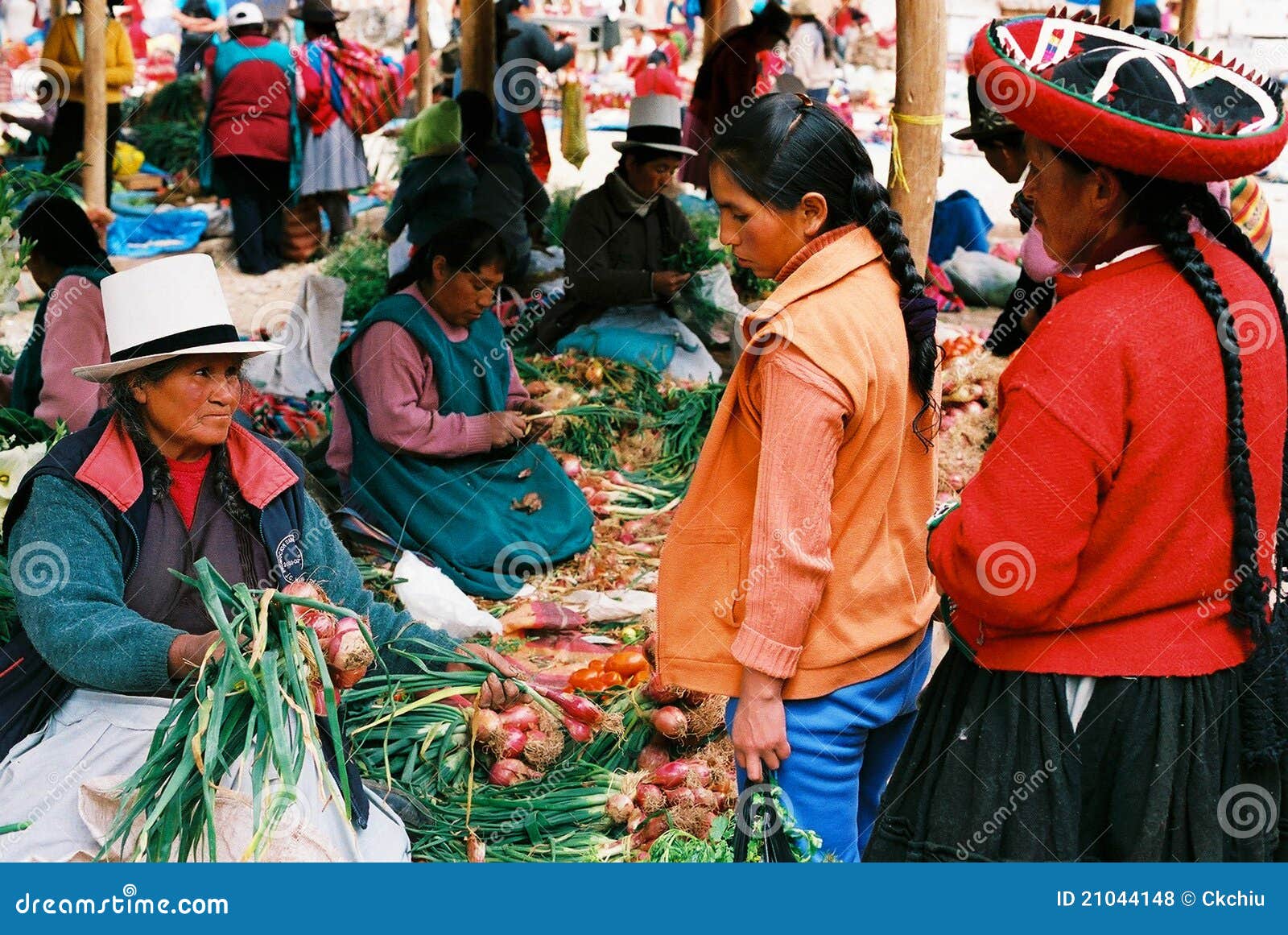 Chinchero Sunday Market, Peru Editorial Stock Photo - Image of sell ...