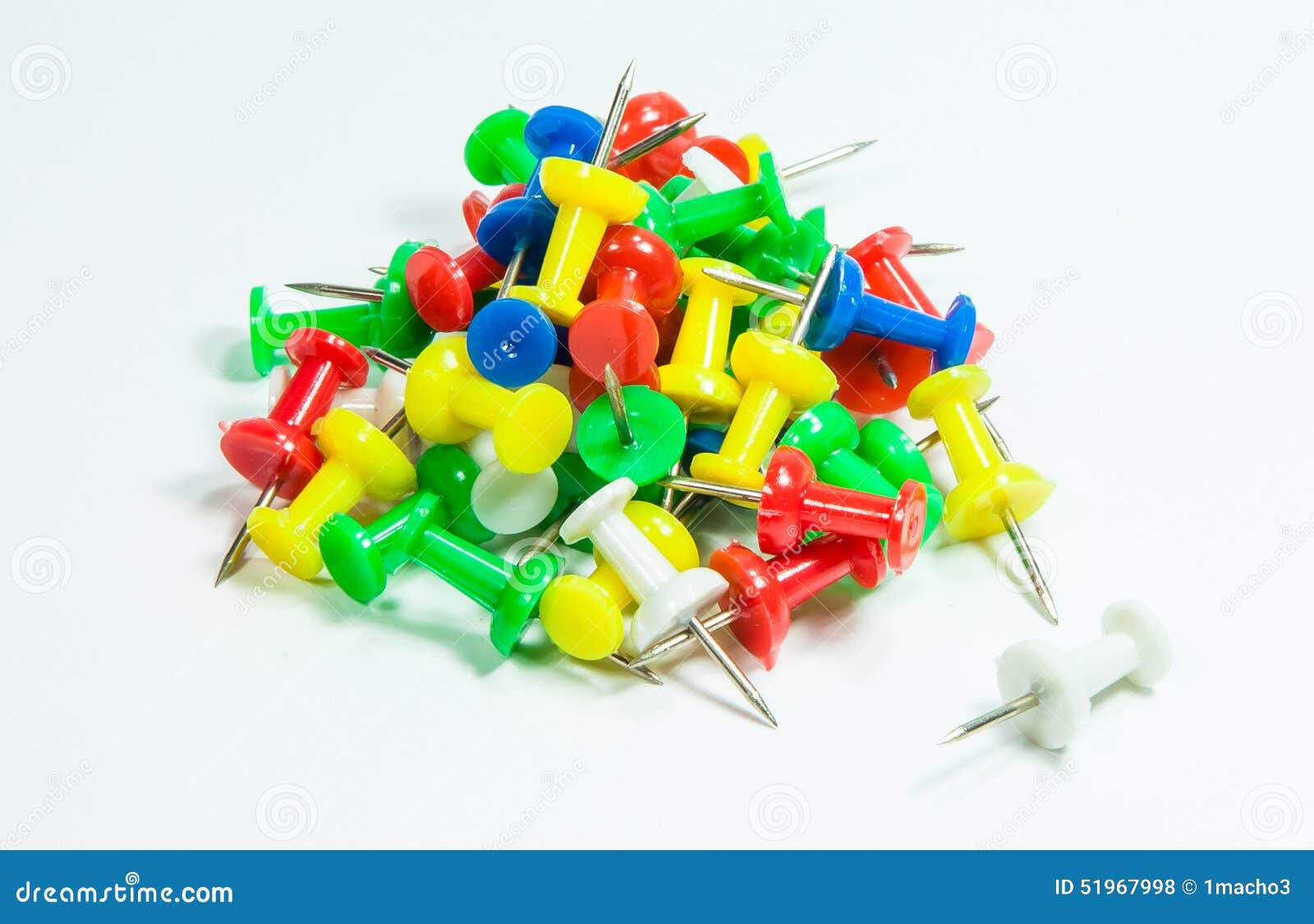 Chinchetas del color foto de archivo. Imagen de verde - 51967998