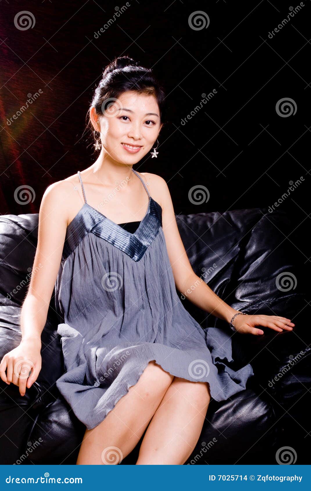 Chinees Model in Rok stock foto. Image of zwart, elegantie - 7025714