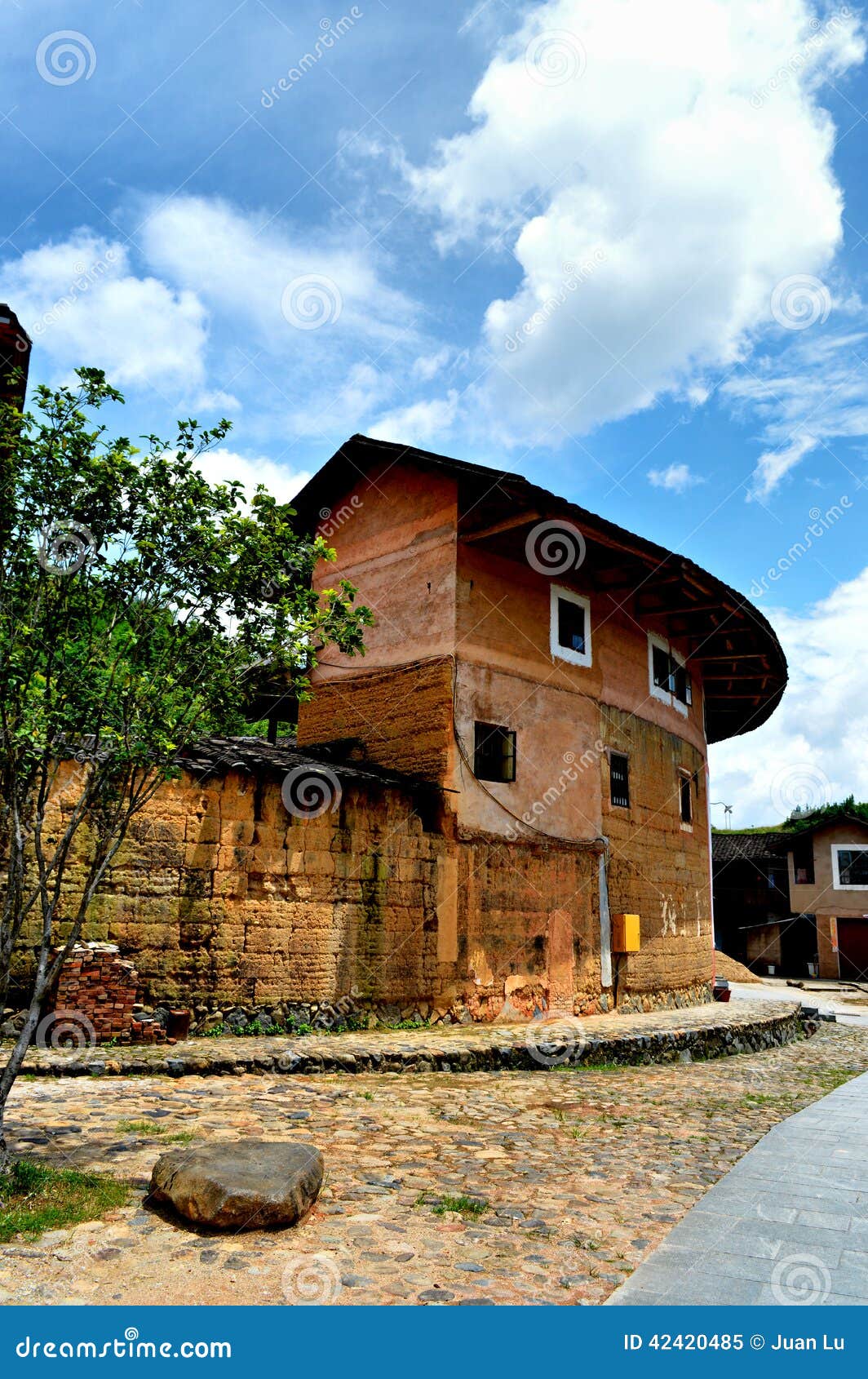 Chinese Ancient Circular Building Stock Image - Image of circular, tile ...