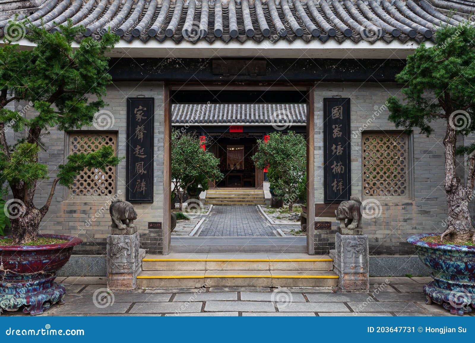 Chinese Ancient House Gate. Old Chinese House Gate Stock Image - Image ...