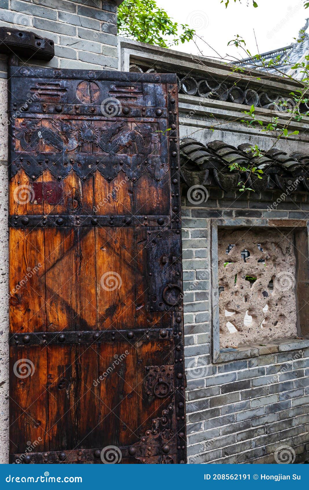 Chinese Ancient House Gate. Old Chinese House Gate Stock Image - Image ...