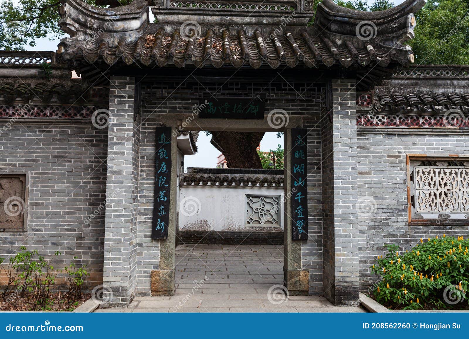 Chinese Ancient House Gate. Old Chinese House Gate Stock Photo - Image ...
