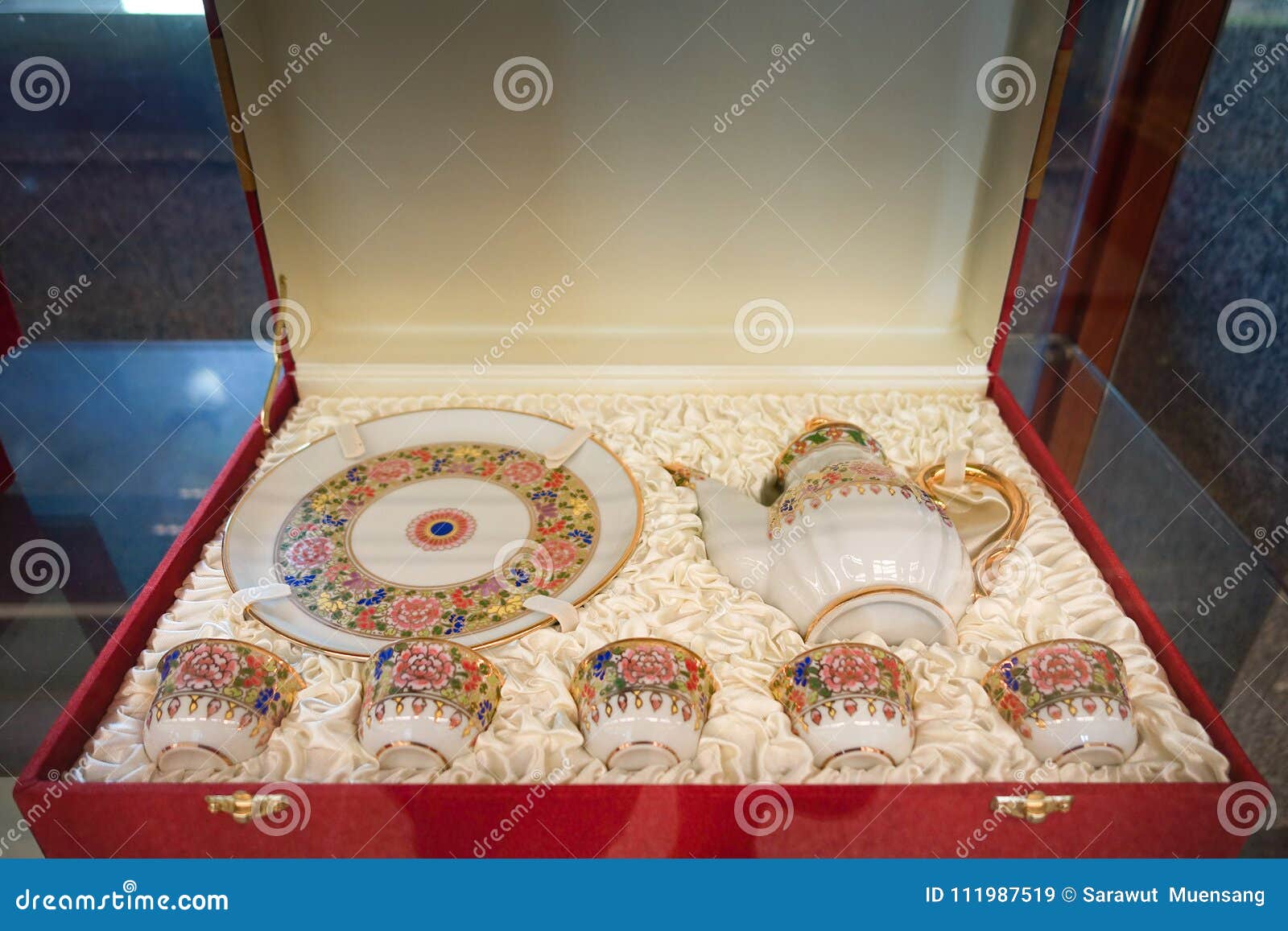 Chinese antique cup editorial stock image. Image of fabric - 111987519
