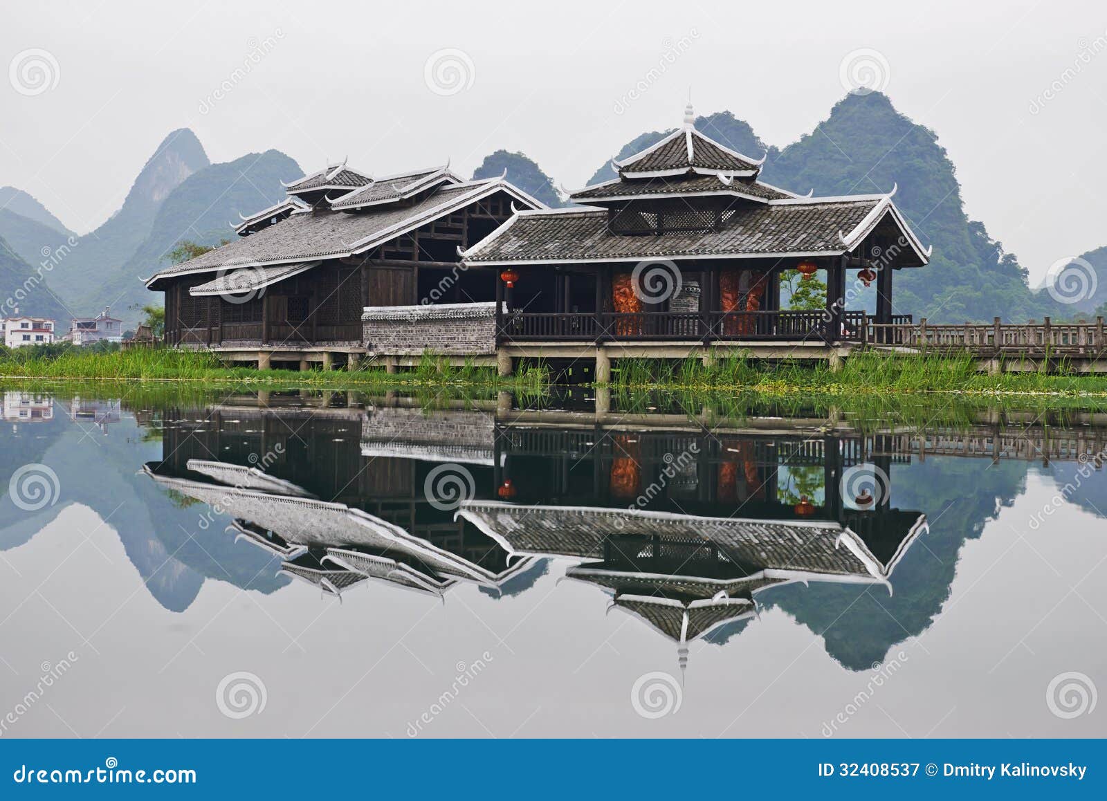 Chinese authentic building stock image. Image of central - 32408537