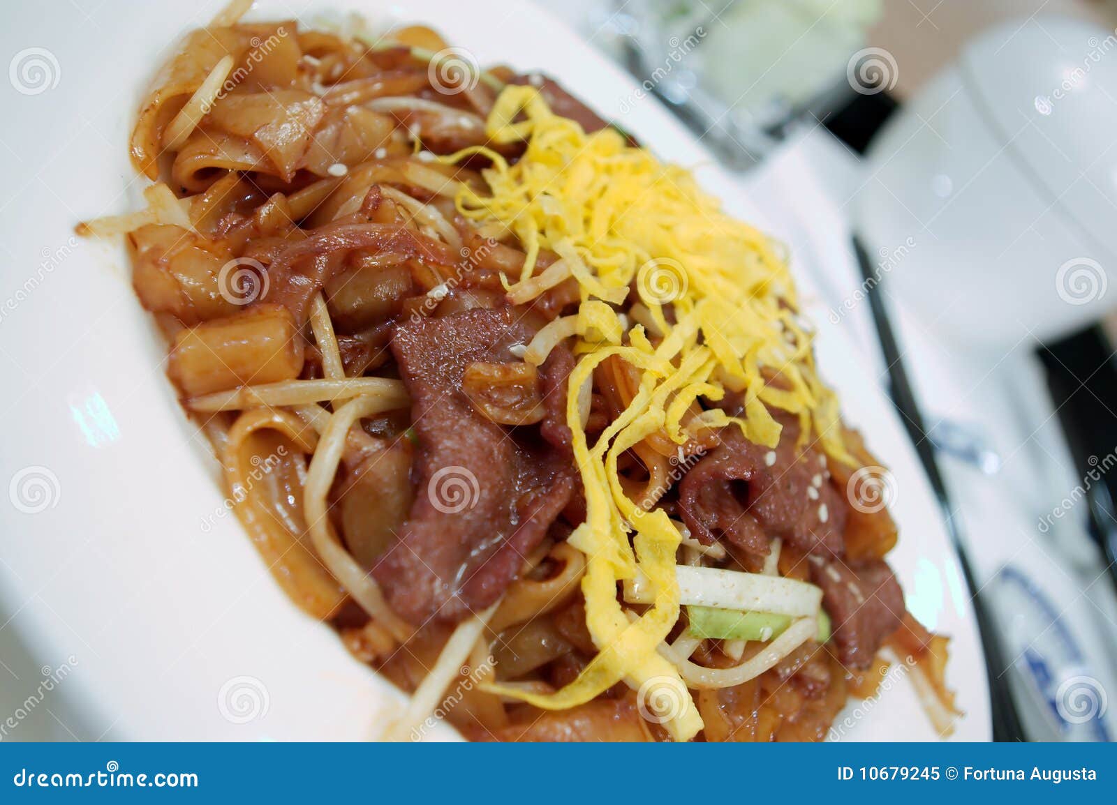 Beef Chow Fun - Beef Stir-fried With Rice Noodle, Bean Sprouts, Spring ...