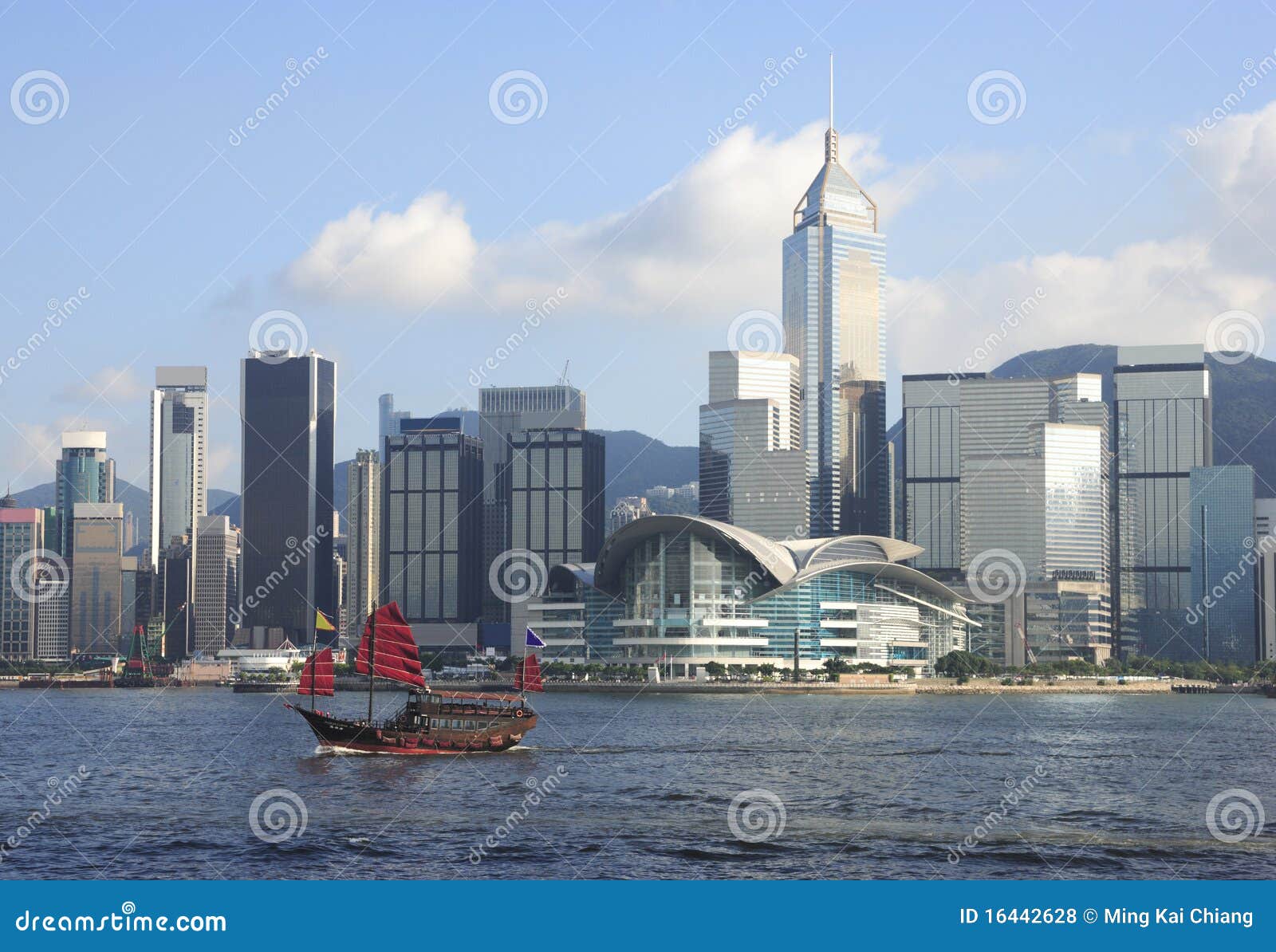 Chinese Boat On Victoria Harbour Picture. Image: 16442628