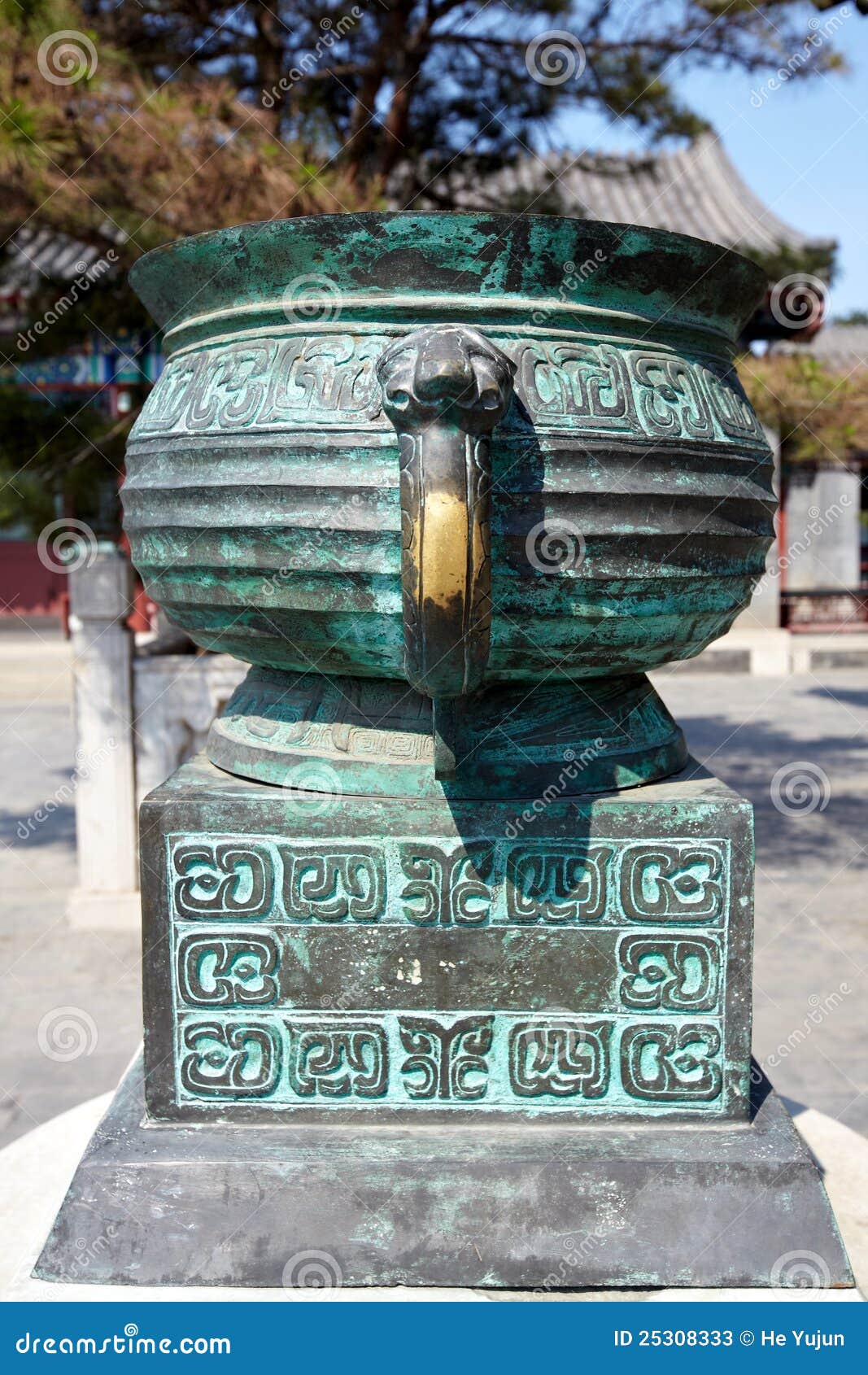 Chinese bronze vase stock image. Image of antique, ancient - 25308333