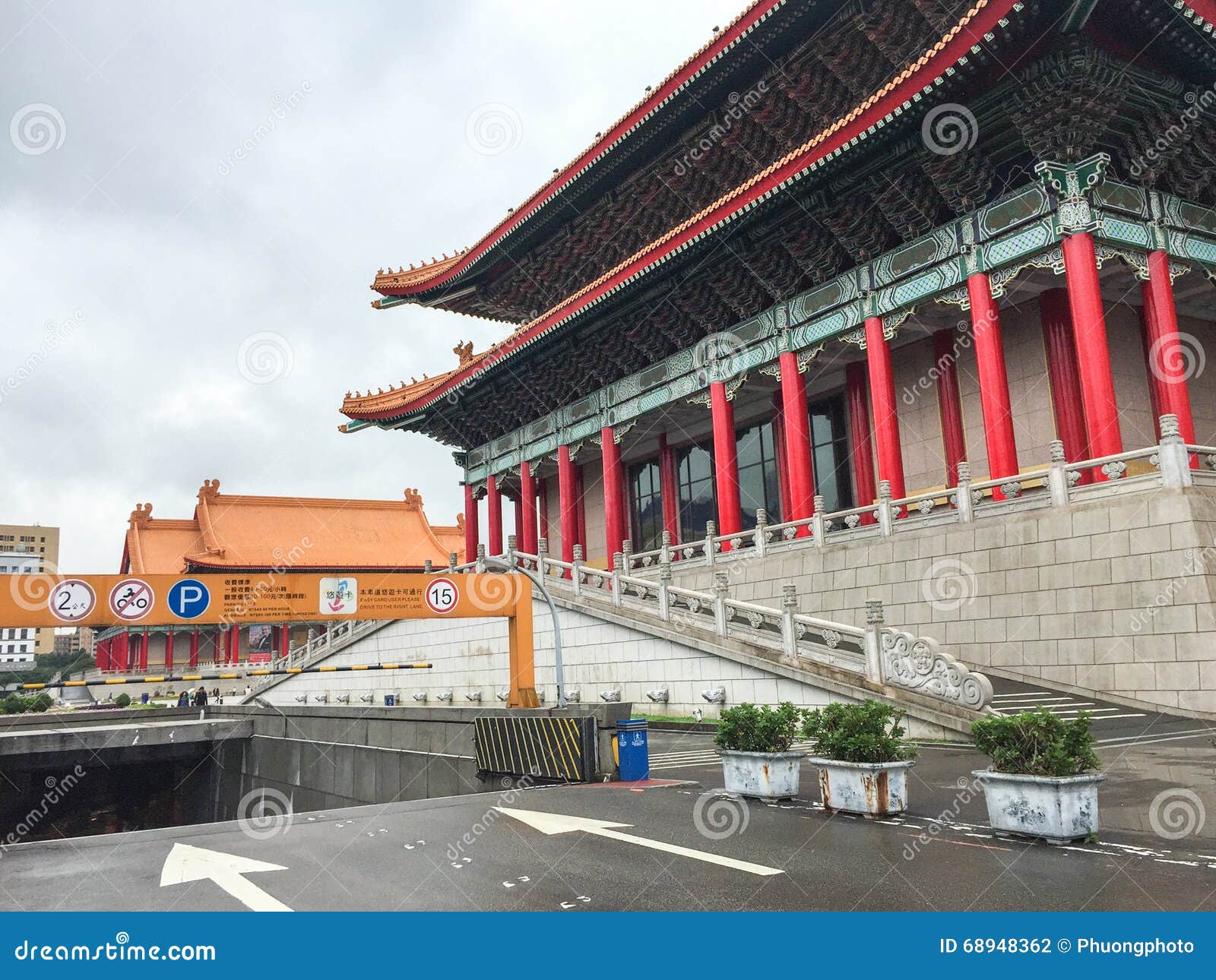 A Chinese Building at Main Square in Taipei, Taiwan Editorial ...