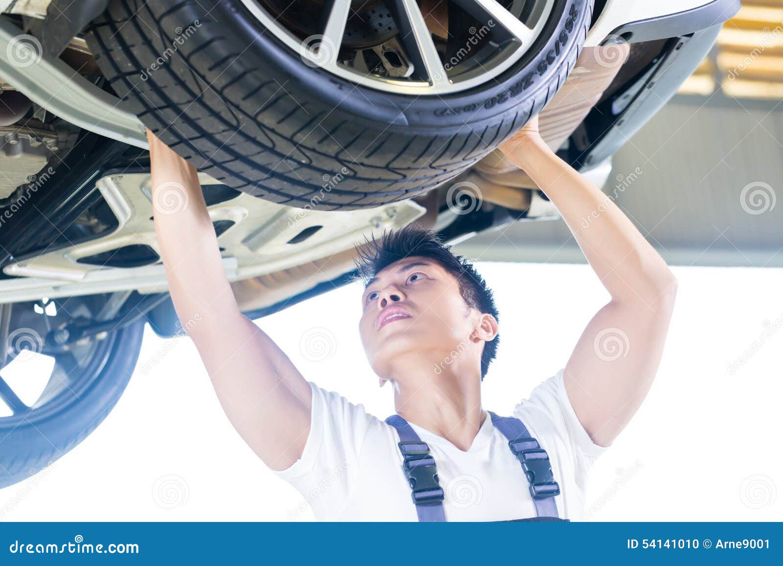 Chinese Car Mechanic Changing Auto Tire Stock Photo - Image of ...