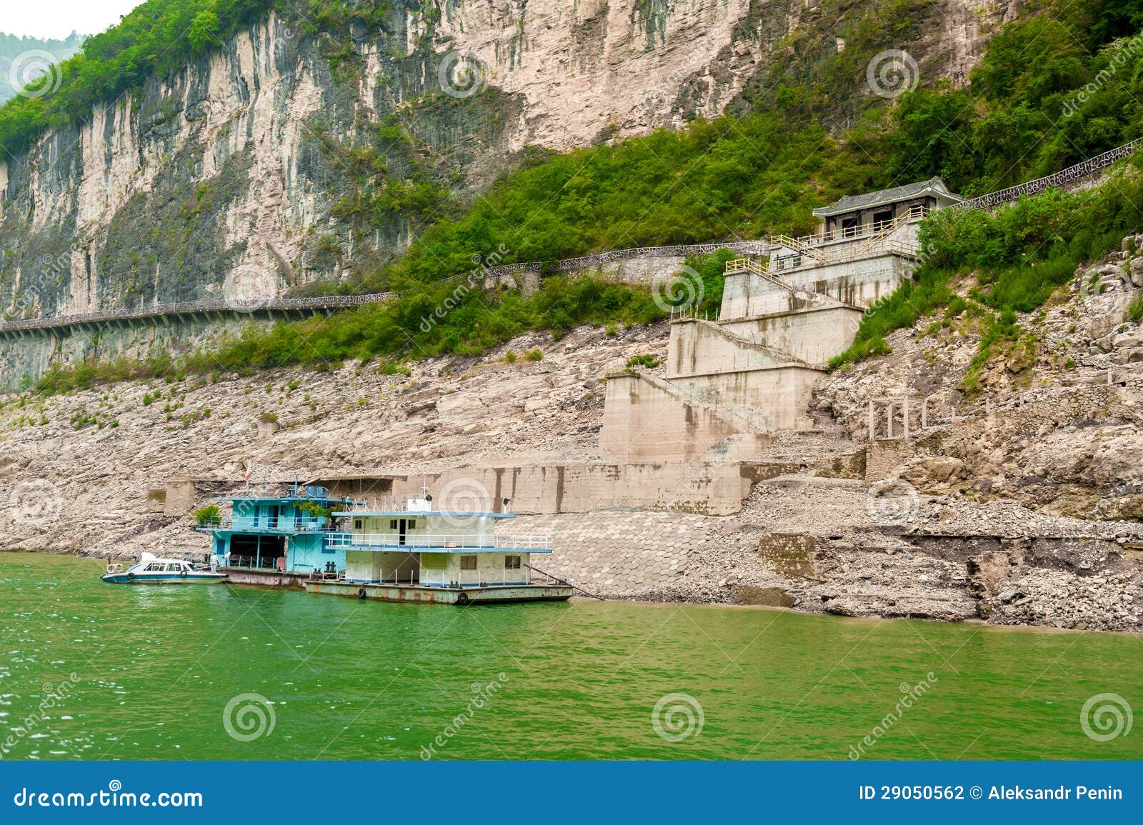 Chinese cargo ship editorial photography. Image of tree - 29050562