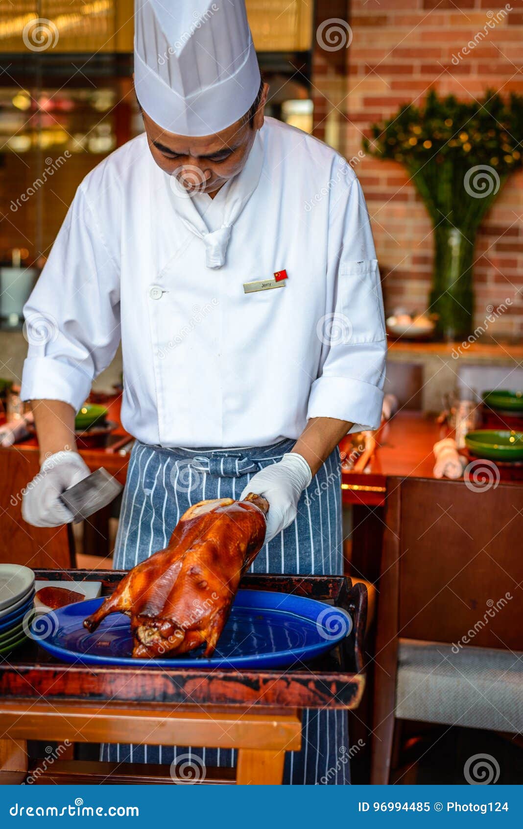 Chinese Chef Chopping Serving Peking Duck Editorial Image - Image of ...