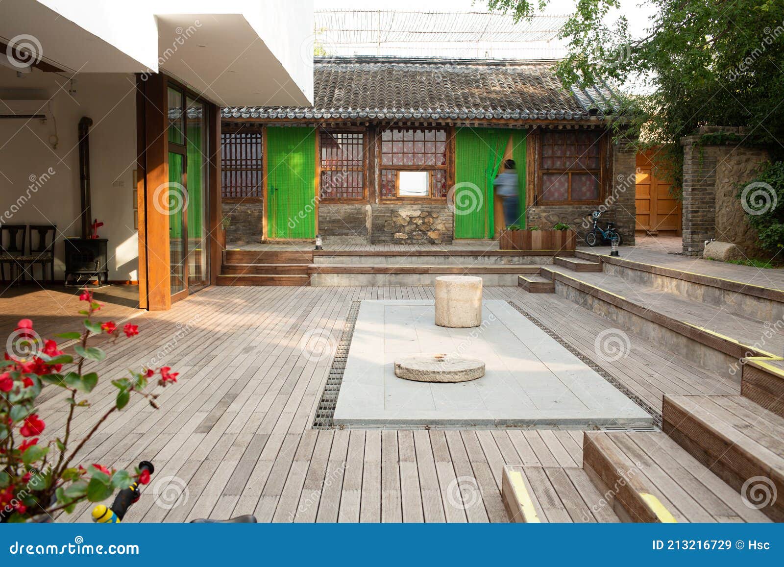 A Chinese Courtyard that Combines Modernity and Tradition Stock Image ...