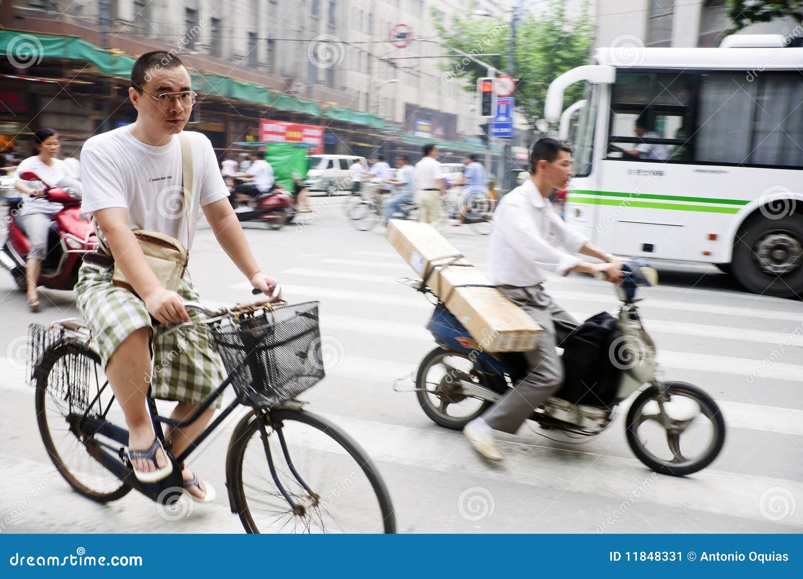 Chinese Cyclists editorial photo. Image of asia, corner - 11848331